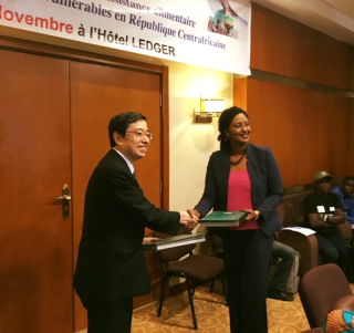 Cérémonie de signature de don pour la nouvelle aide alimentaire en ...